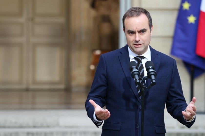 Βαθαίνει η πολιτική κρίση στη Γαλλία – Παραιτήθηκε και ο νέος ...