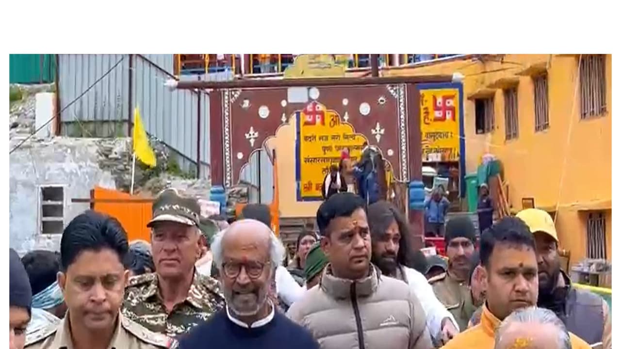 Rajinikanth offers prayers to Lord Badri Vishal at Badrinath Dham