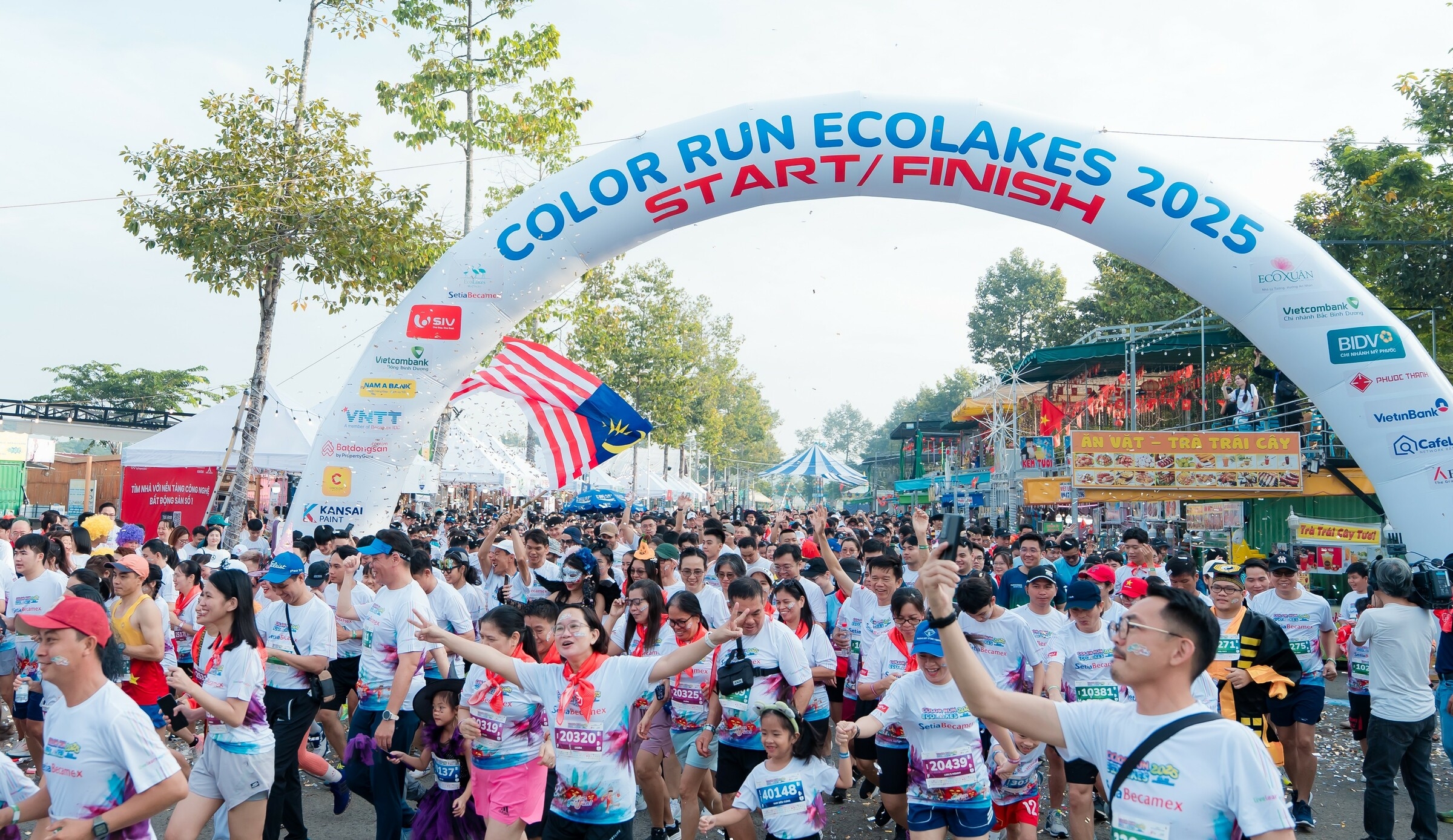 2.000 người chinh phục đường chạy Color Run EcoLakes 2025
