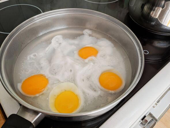 Poached eggs have a perfect 'oval shape' with Mary Berry's cooking hack