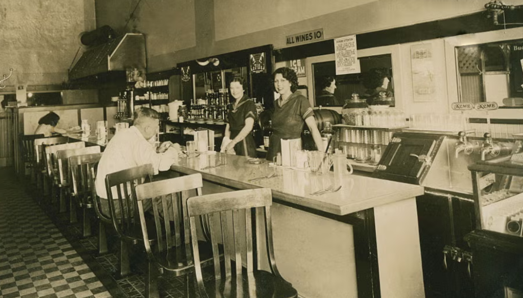 30 Photos That Capture the Spirit of the American Diner