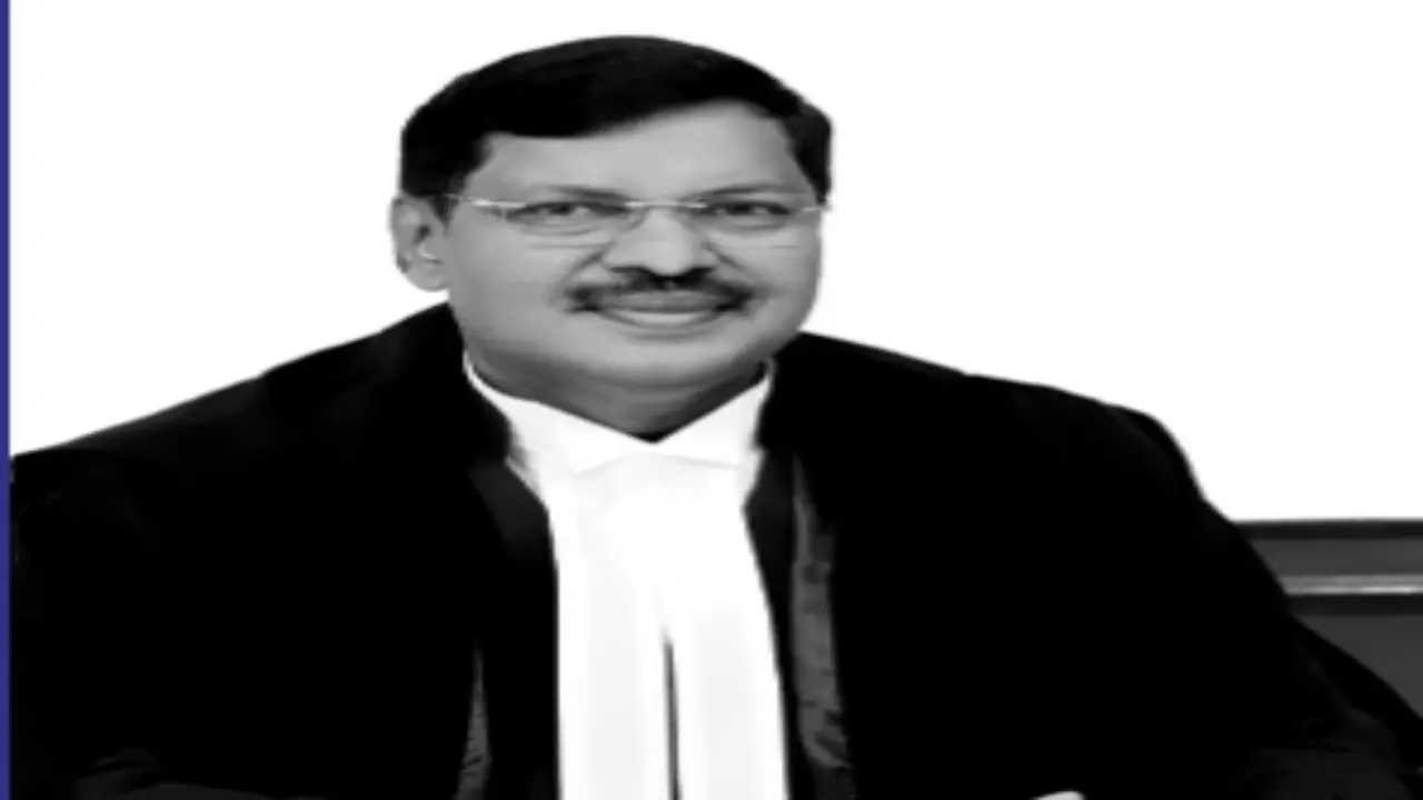 Lawyer attempts to hurl shoe at CJI BR Gavai: Political leaders condemn ...