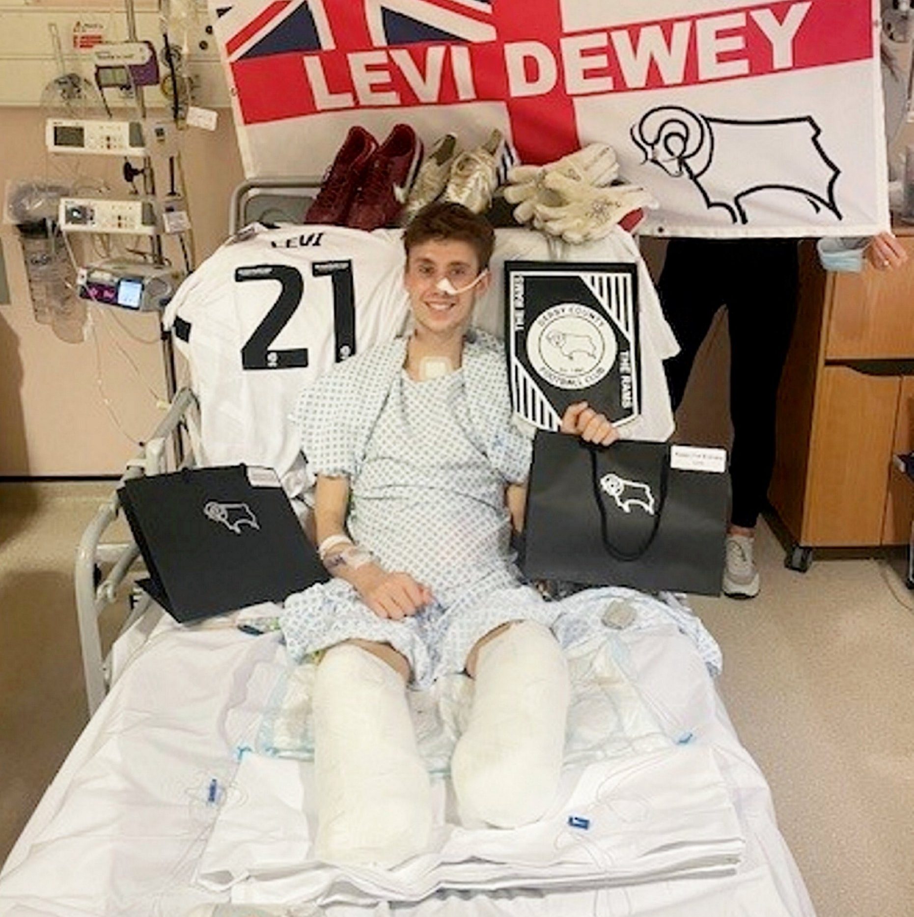 Young man loses both legs to sepsis after flu symptoms