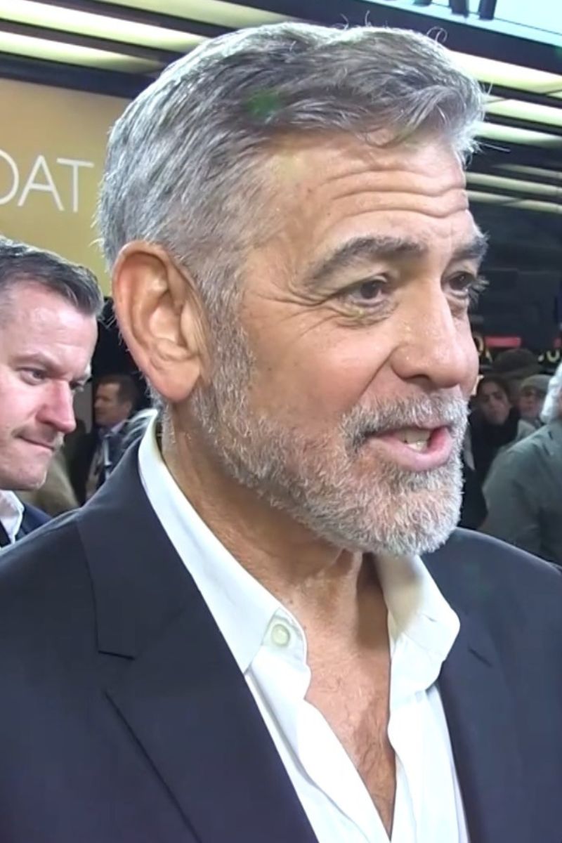 George Clooney bringt zeitlosen Charme auf den roten Teppich