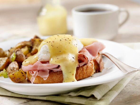 Poached eggs have a perfect 'oval shape' with Mary Berry's cooking hack