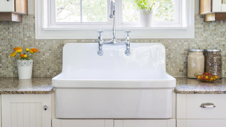 Apron Sink Vs Farmhouse Sink: Which Is Right For Your Kitchen?