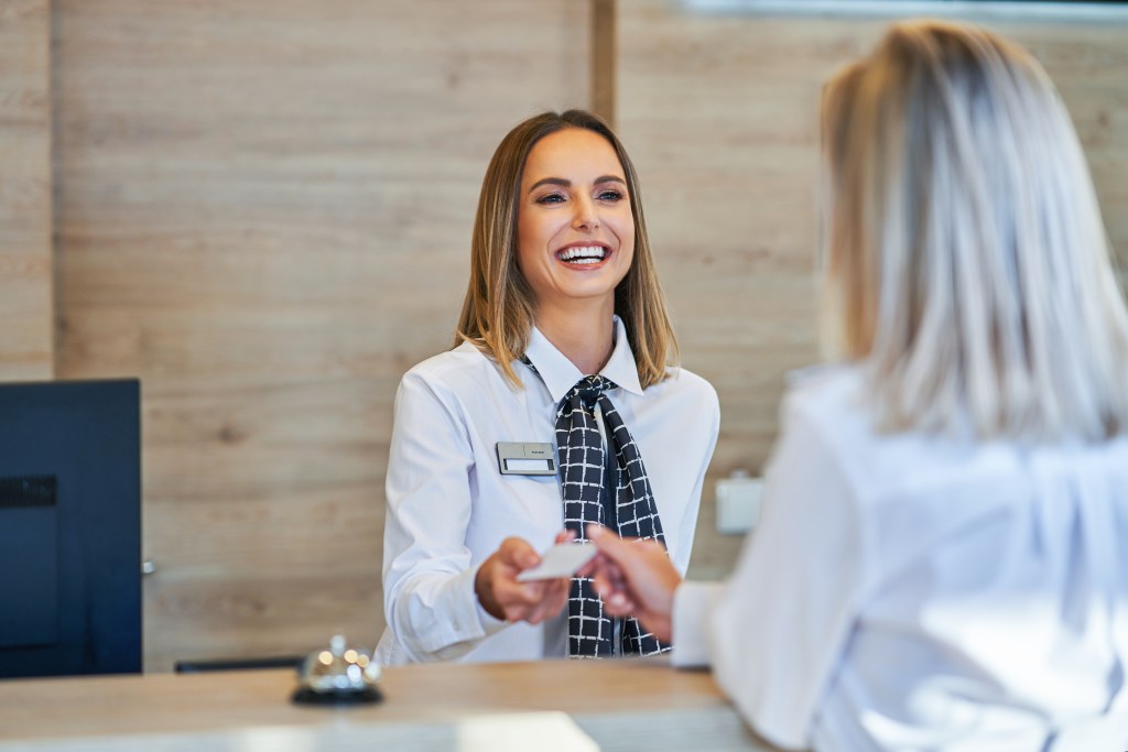 7 red flags when checking into a hotel, according to experts