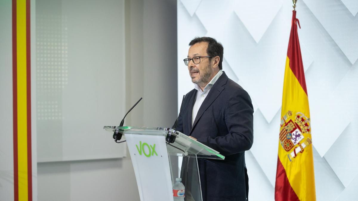 José Antonio Fúster atiende a los medios, en directo