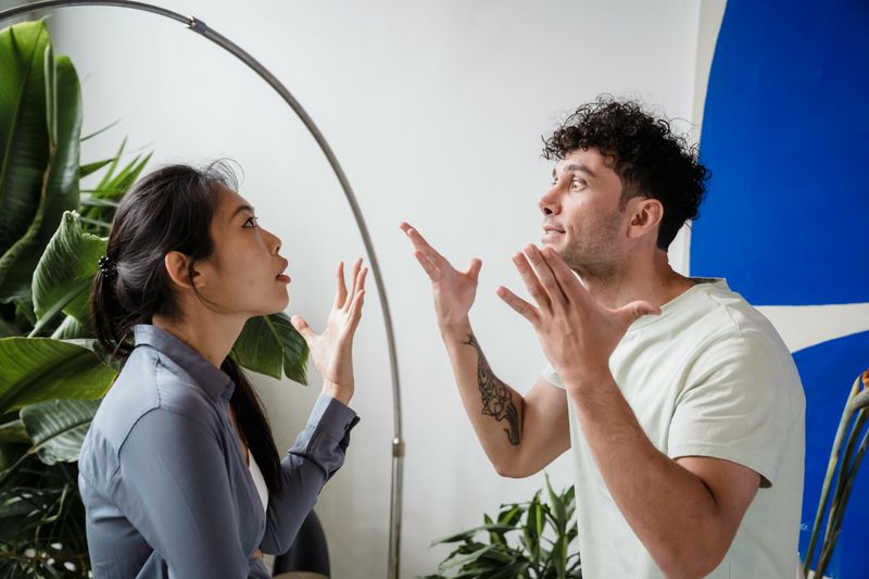 When a Wife No Longer Loves Her Husband, She'll Casually Say These 13 ...