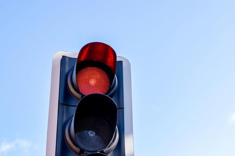 New 4th color may be added to traffic lights with special meaning for ...
