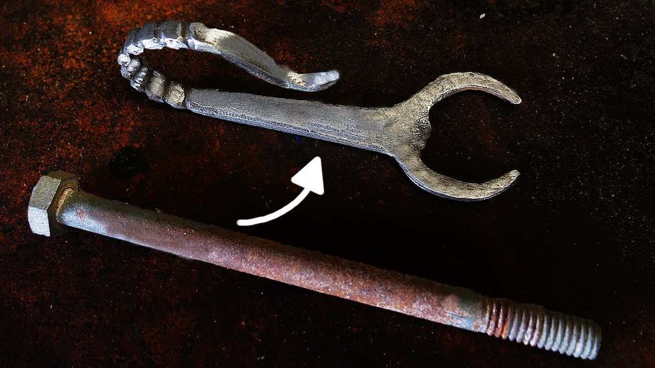 Aussie turns ordinary bolt into epic bottle opener!