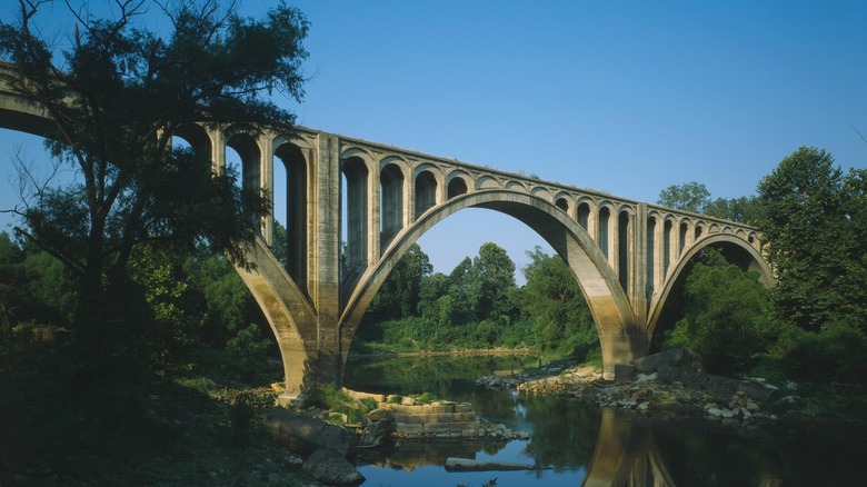 Just Outside Of Jackson Is A Mississippi Small-Town Gem With Fishing ...