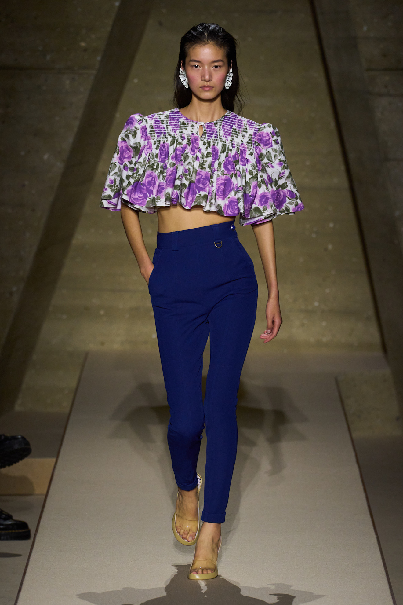 Skinny Pants! Bold Shoulders! Vibrant Florals! An ‘80s Attitude Defines ...