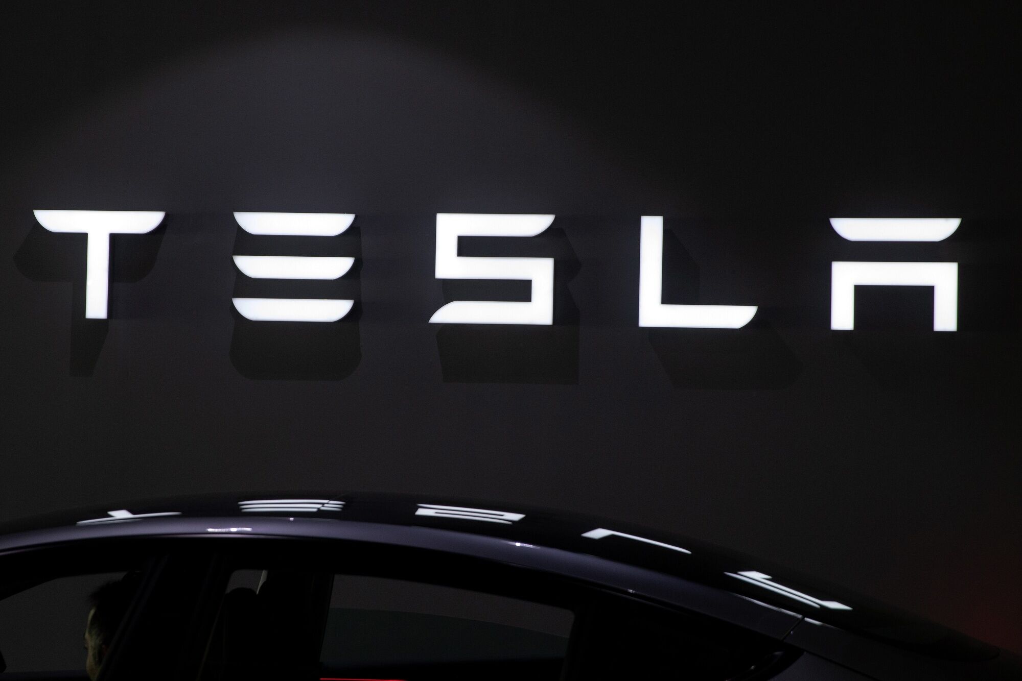 Acciones de Tesla suben tras publicaciones crípticas que anticipan ...