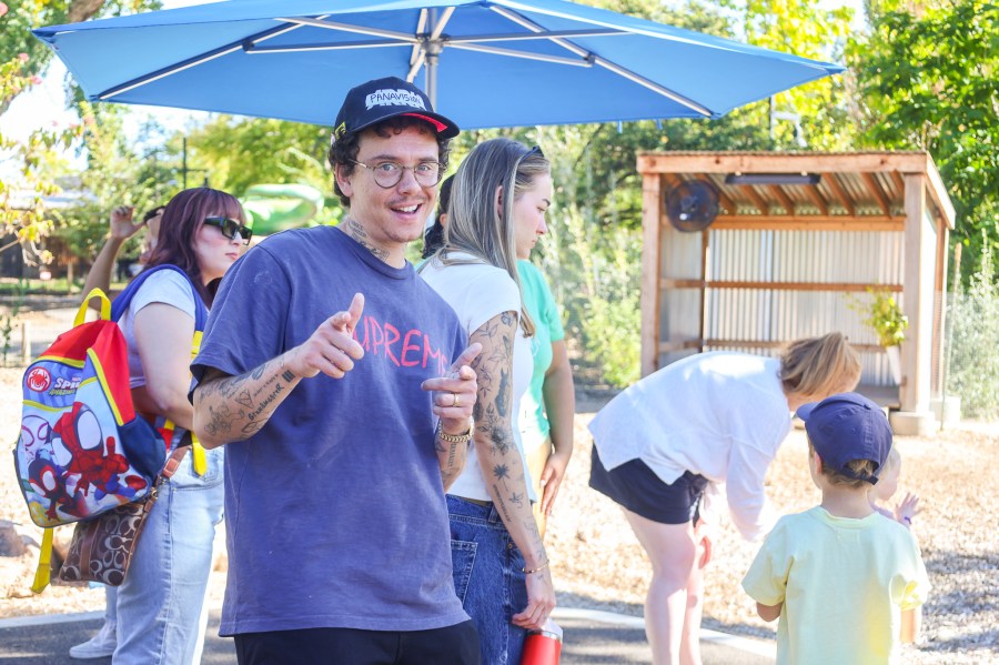 Artist visits Denver Zoo ahead of concert at Red Rocks