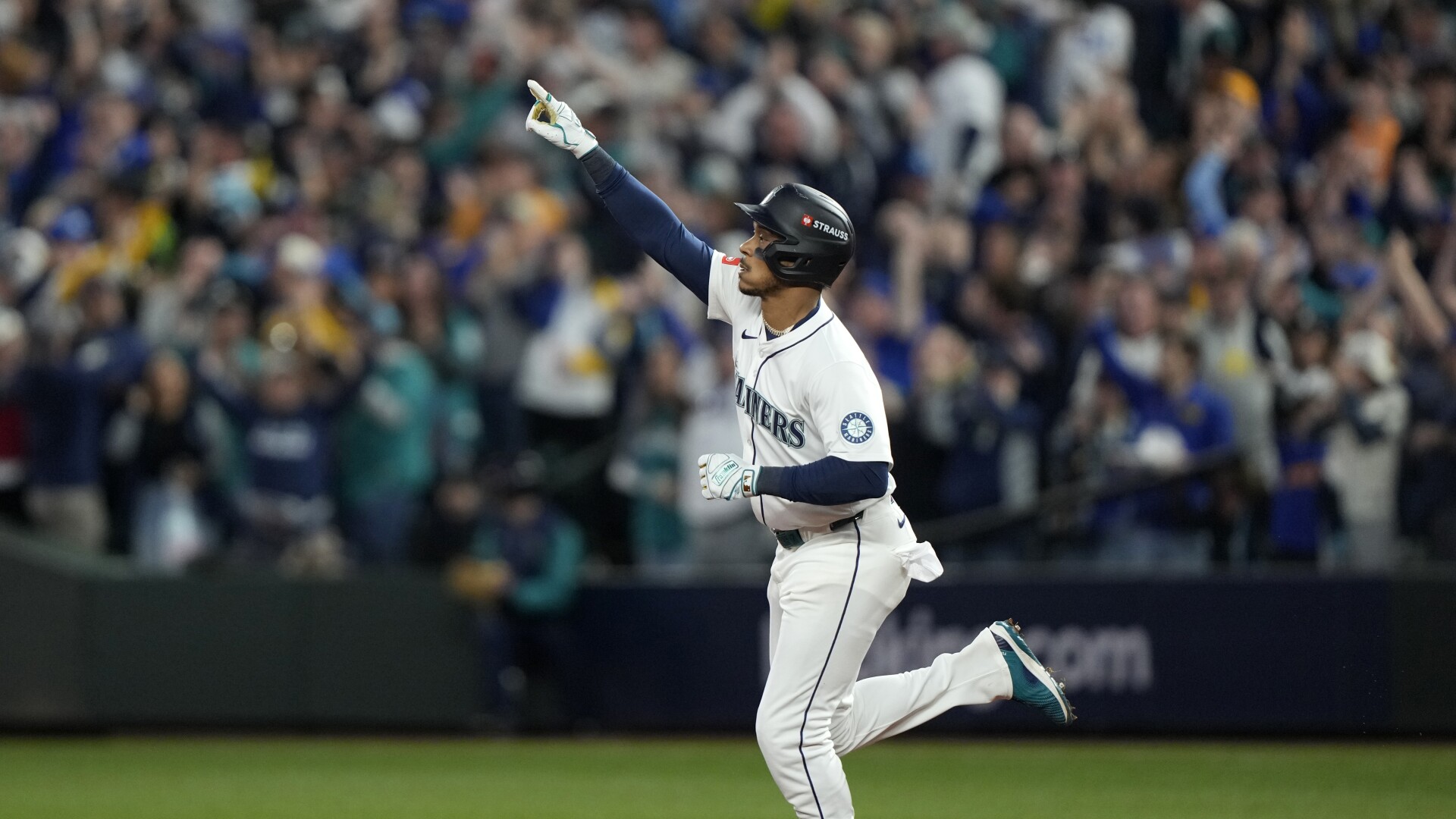 Jorge Polanco’s 2 home runs help Mariners take Game 2 of ALDS, even ...