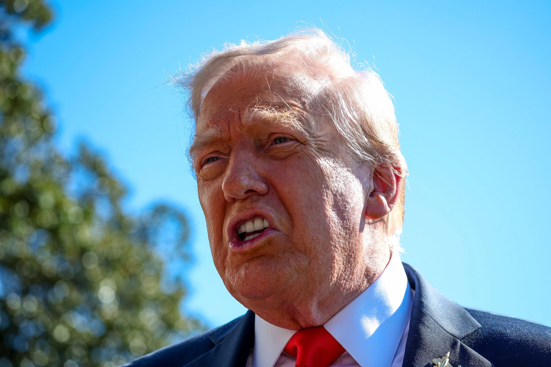 Behind Trump's controversial pose with a former mob boss