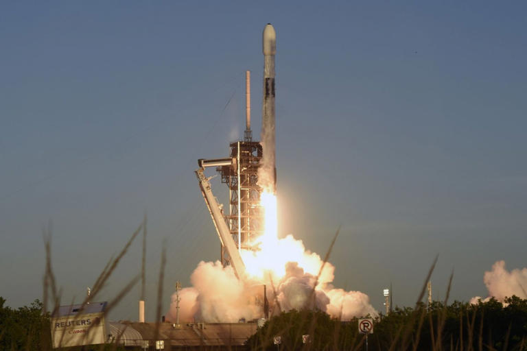 Space Force awards launch missions to SpaceX, ULA