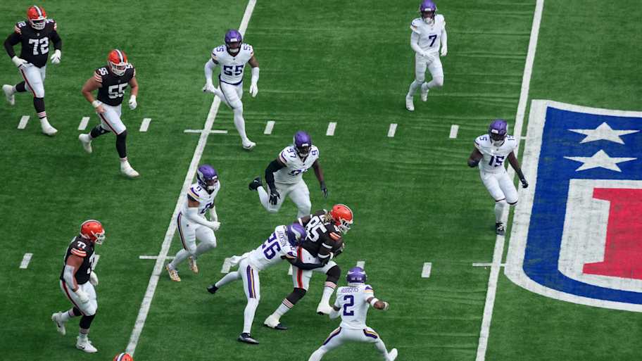 Vikings snap count analysis and notable PFF grades from win over Browns