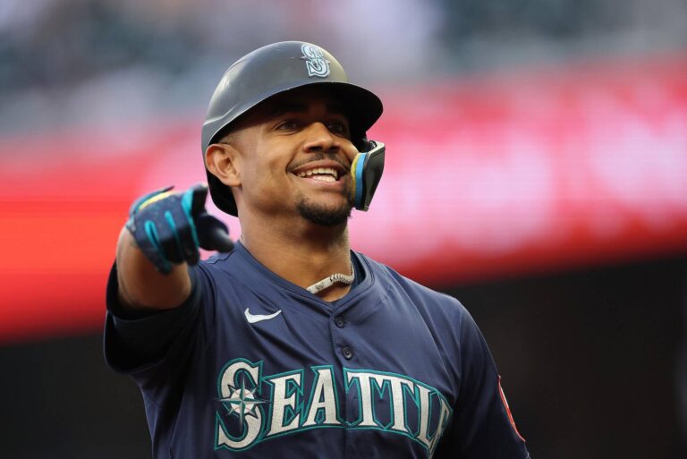 Five key moments led Mariners to Game 2 ALDS win