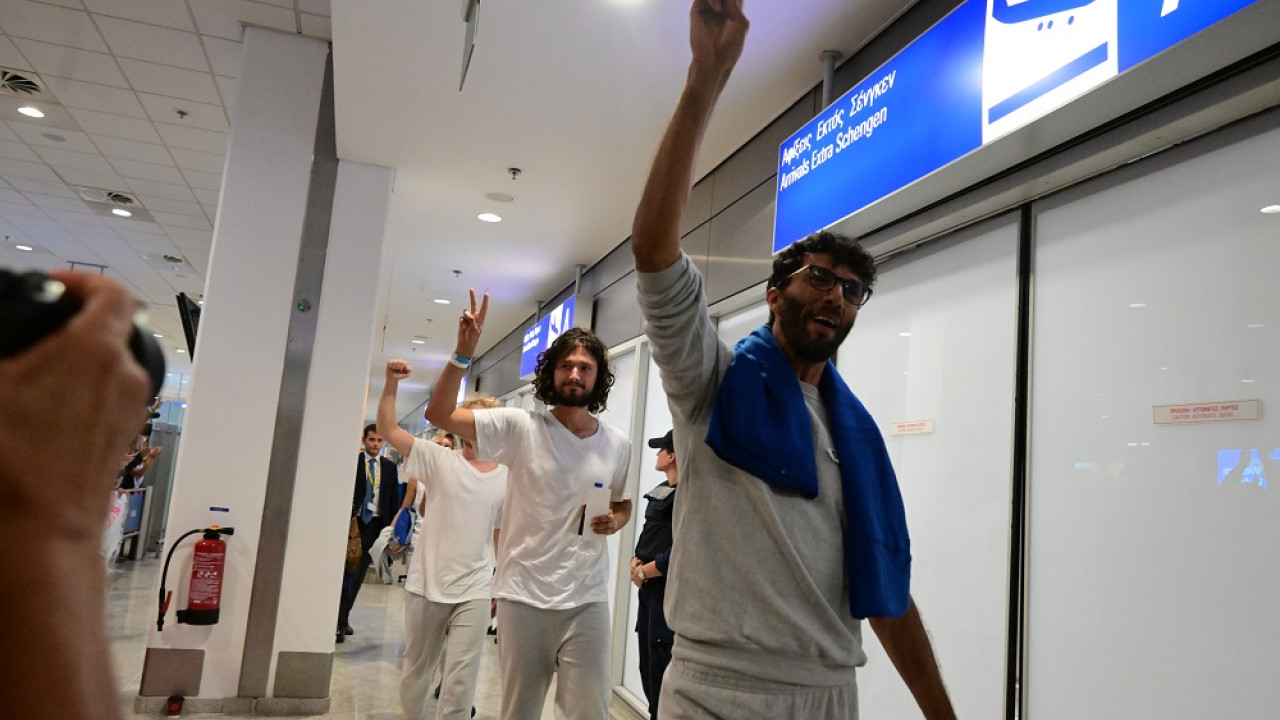 Έφτασαν στην Αθήνα οι 27 Έλληνες ακτιβιστές για τη Γάζα - Μαζί τους και ...