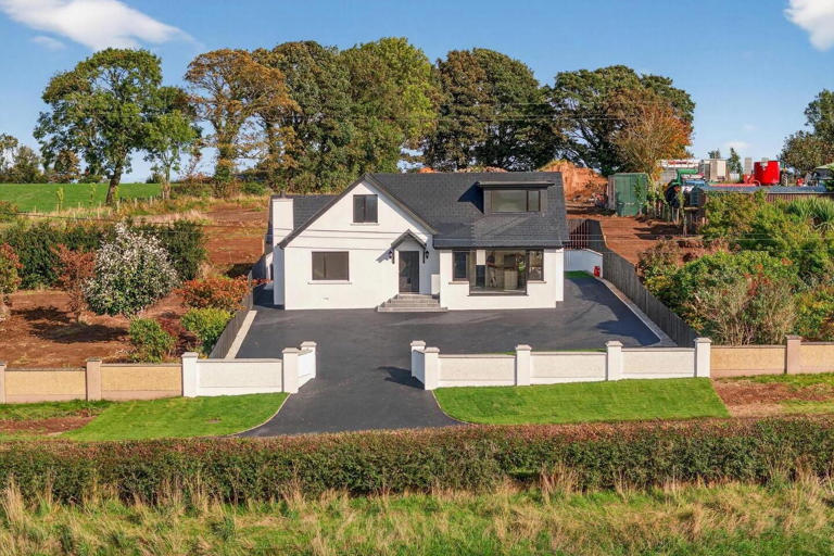 Stunning four bedroom chalet-style bungalow with beautiful rural views ...