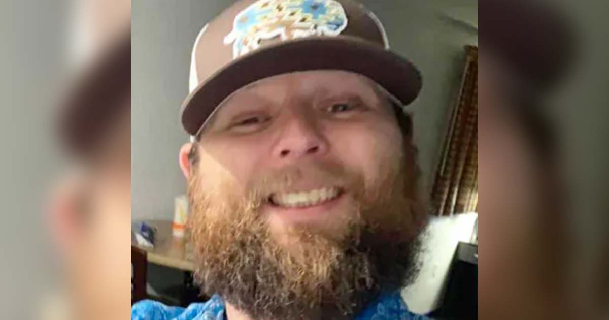 Father of 2 dies after wife allegedly crashes into his car