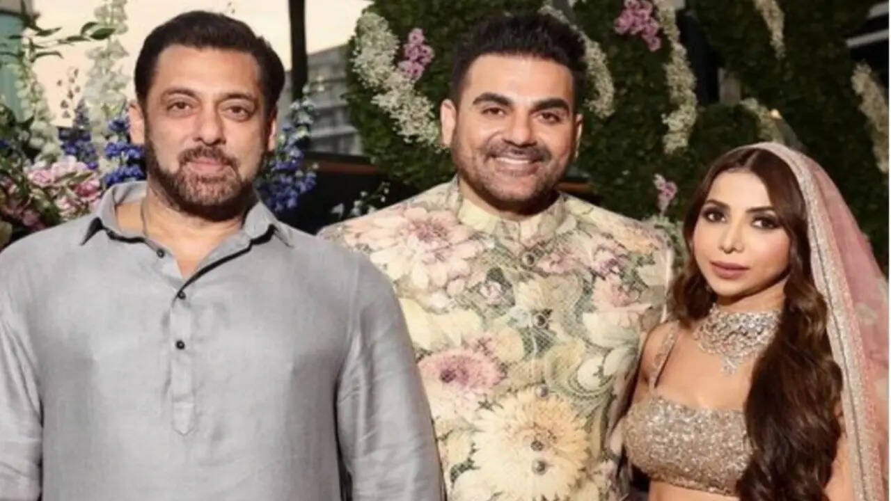 Chachu Salman Khan Arrives To Meet Newest Member Of Khan-daan As Arbaaz ...