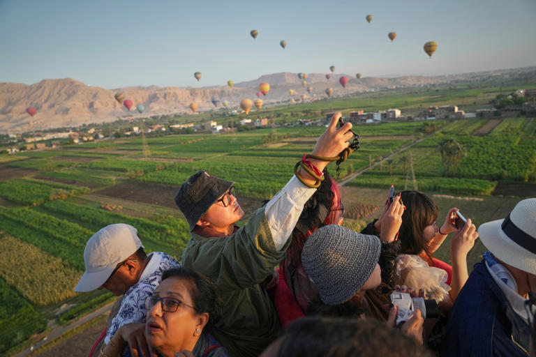 Photos from Egypt show hot air balloon flights over the ancient sites ...