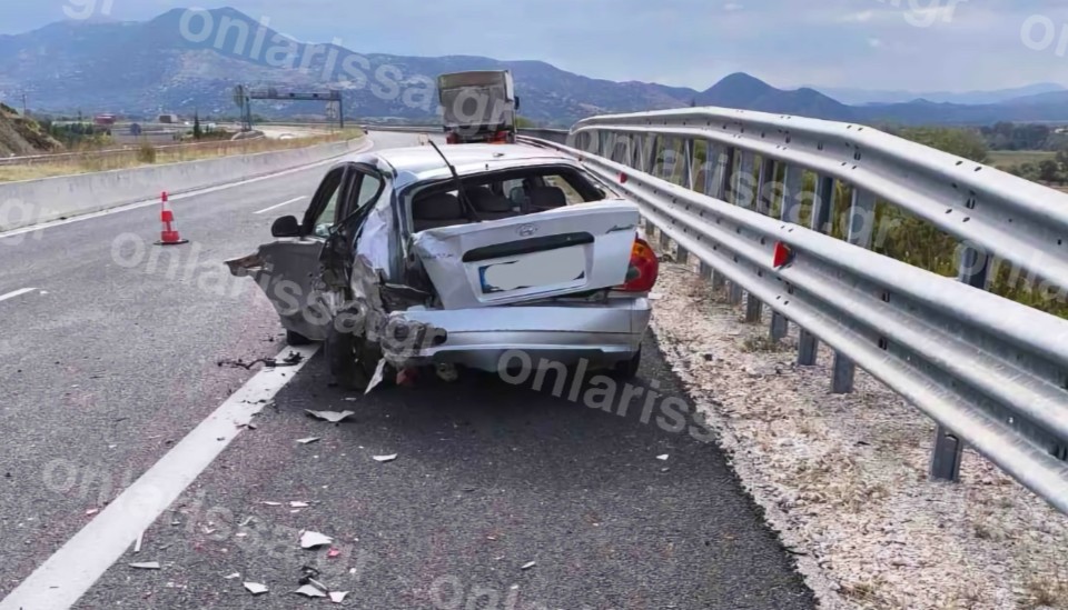 Λάρισα: Νεκρός 45χρονος σε τροχαίο – Τραυματίστηκε ο 21χρονος γιος του