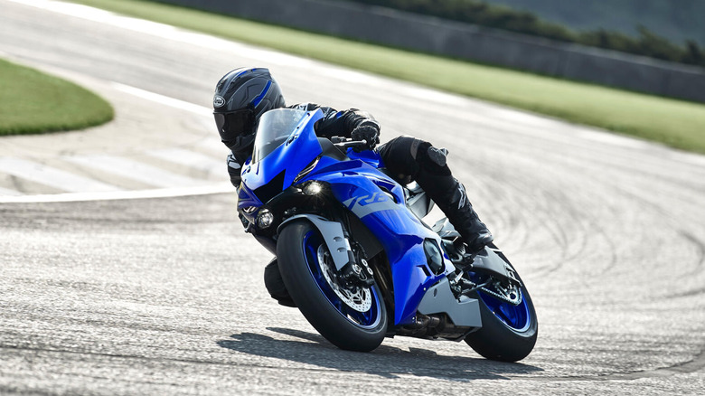 Is The Yamaha R9 Better Than The R6? Here's How They Compare