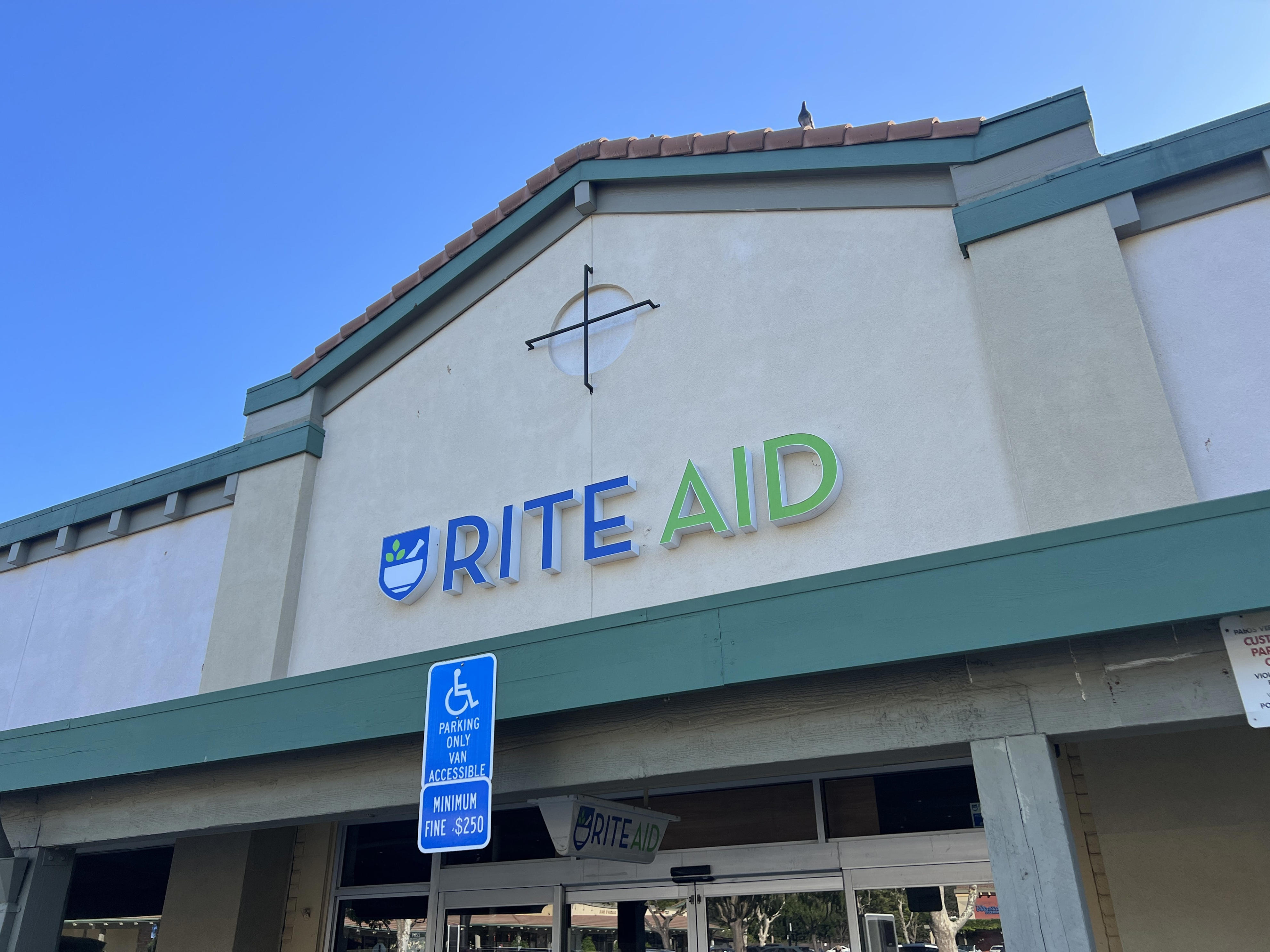 Nearly 2,700 stores are closing across the US this year. Here's the list.