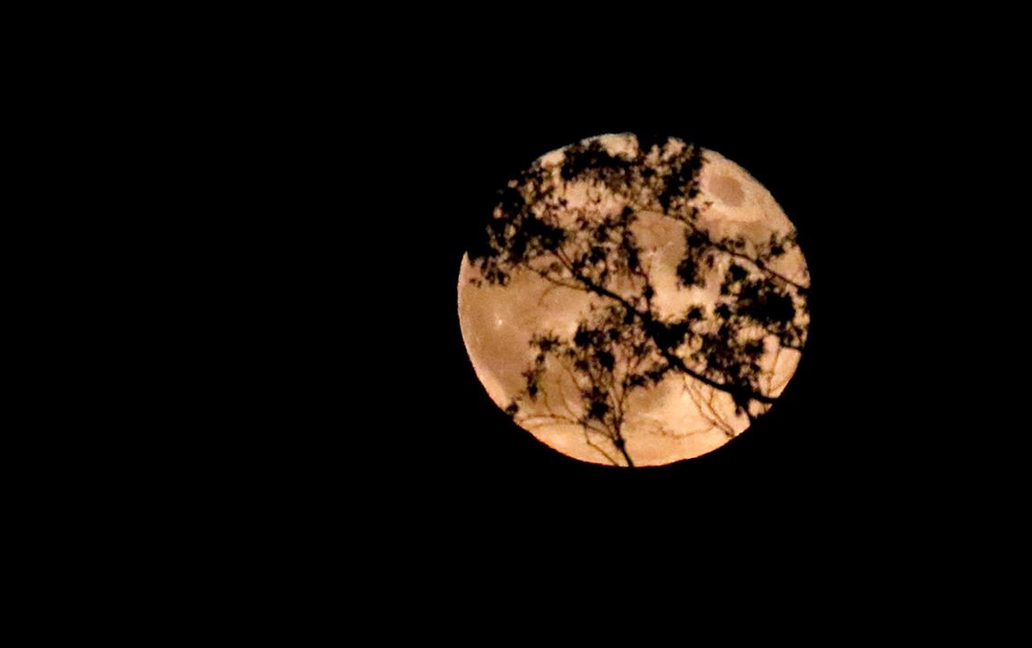 This month's full moon over Kansas will appear larger than usual. Why ...