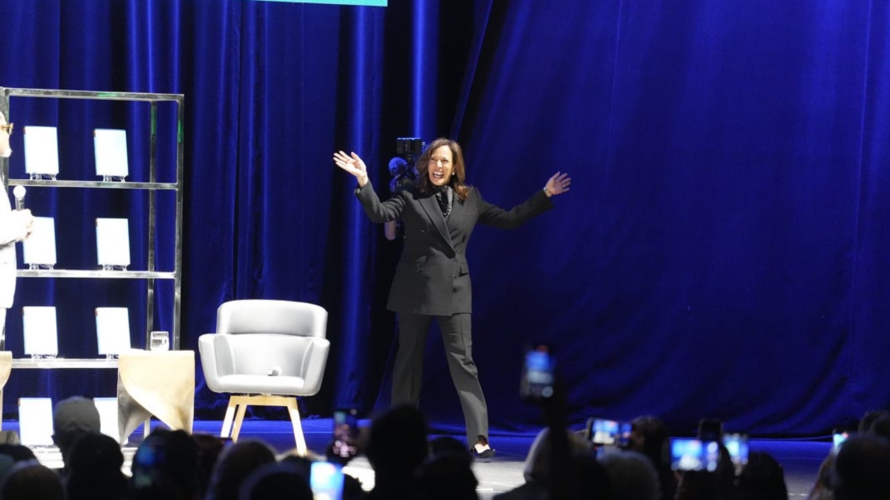 Kamala Harris stops by San Francisco for '107 Days' book tour