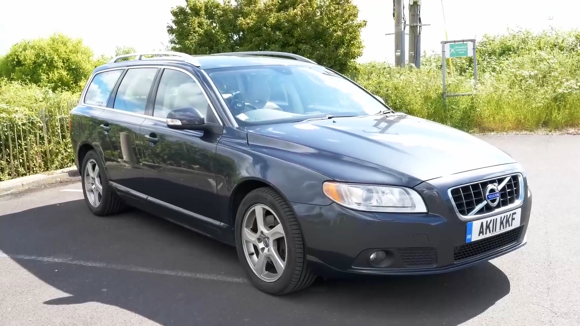 Volvo V70 D5 Estate Review: Practical Family Car Alternative to Modern ...