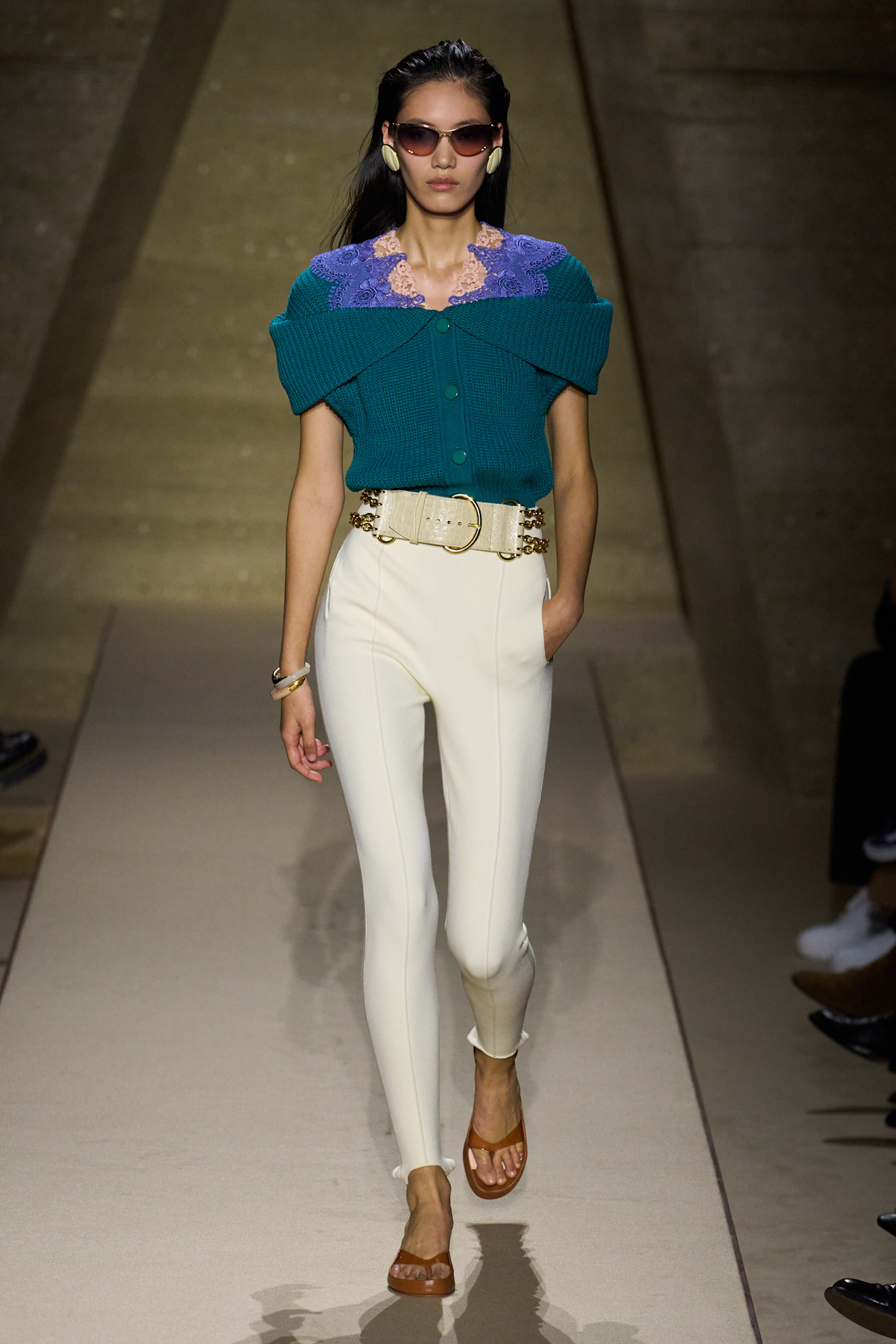 Skinny Pants! Bold Shoulders! Vibrant Florals! An ‘80s Attitude Defines ...