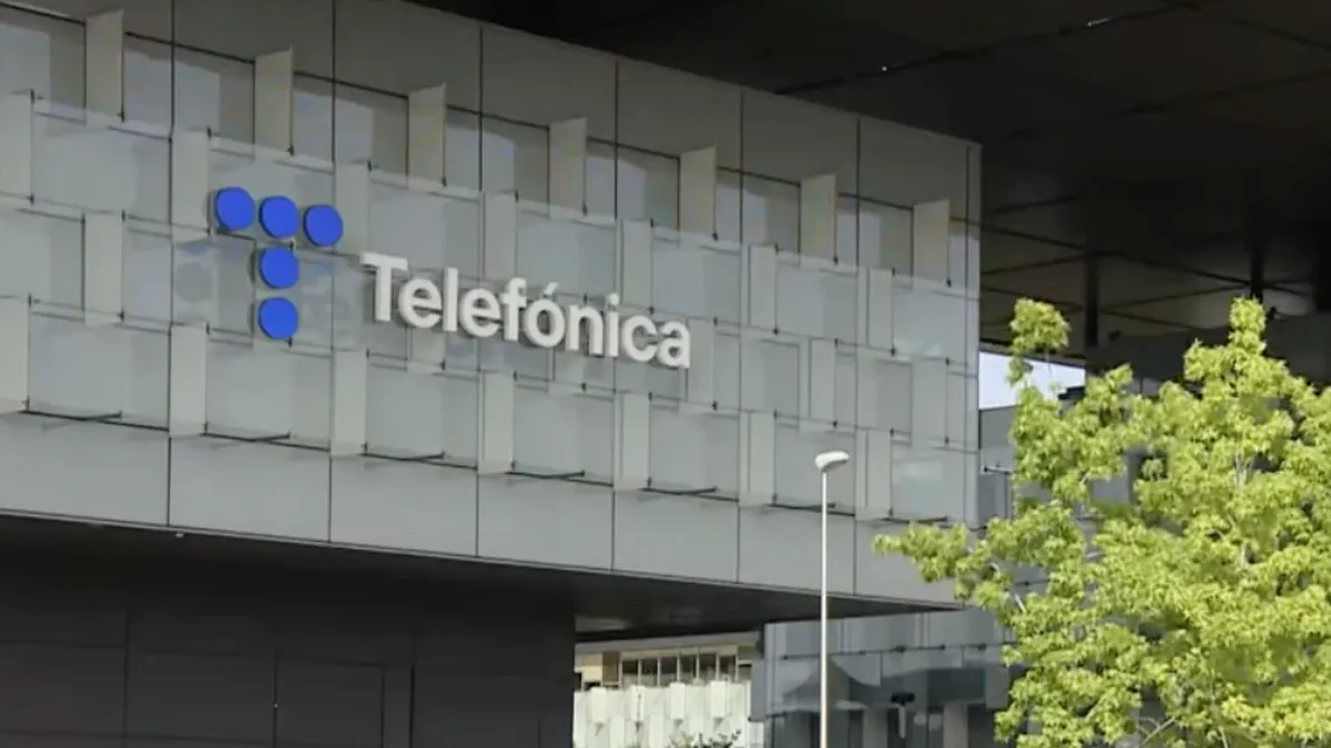 Telefónica prepara un piano di uscite volontarie: fino a 7.000 ...