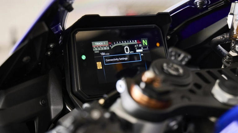 Is The Yamaha R9 Better Than The R6? Here's How They Compare