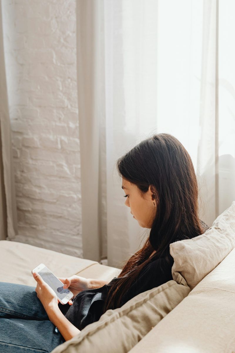 12 Warning Signs Someone Is Too Obsessed With You