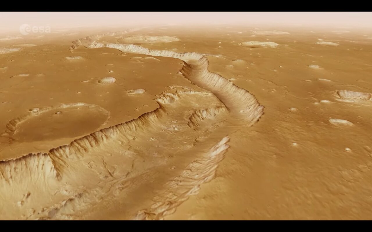 Take a flight over the Martian surface with the Mars Express orbiter