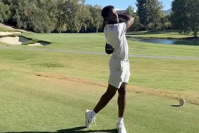 Watch LeBron James get swing tips from Lakers teammate Austin Reaves ...