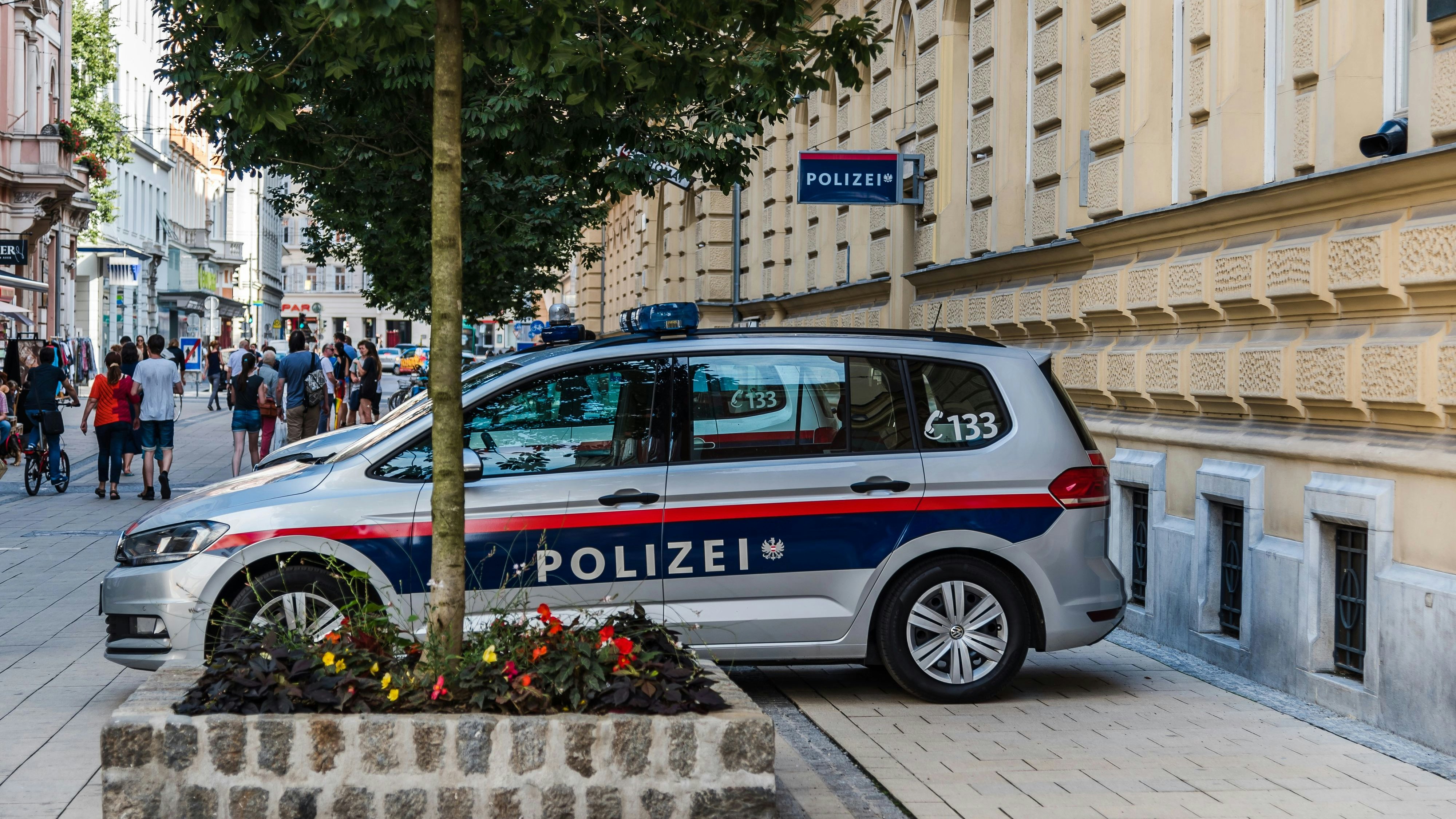 Achtung! Polizei warnt jetzt ALLE Menschen in Graz