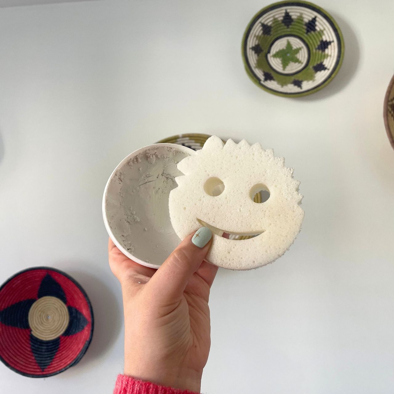 My mum just introduced me to the Scrub Daddy Power Paste – it gives The ...