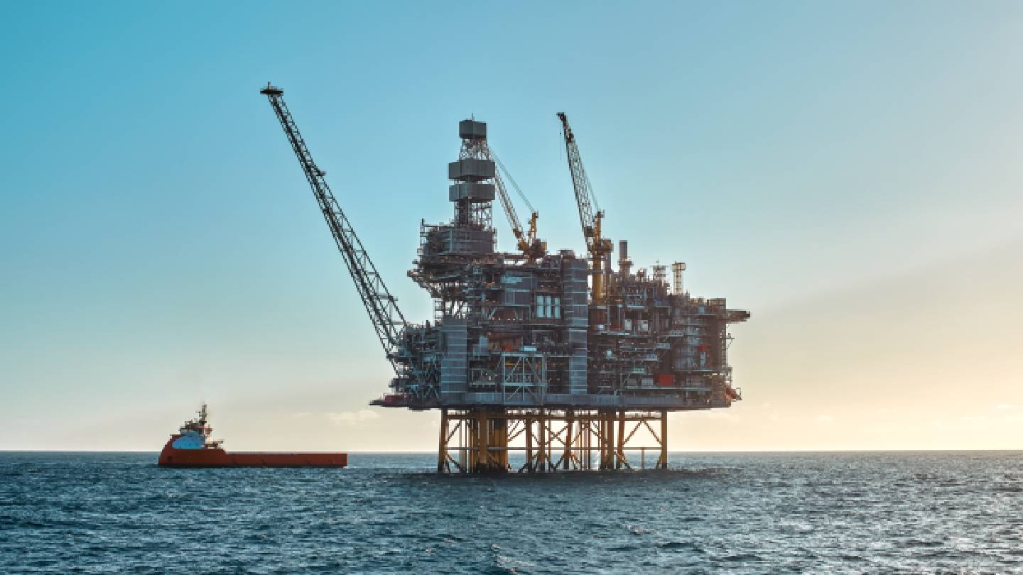 Iran’s IOOC signs two agreements for offshore drilling rigs