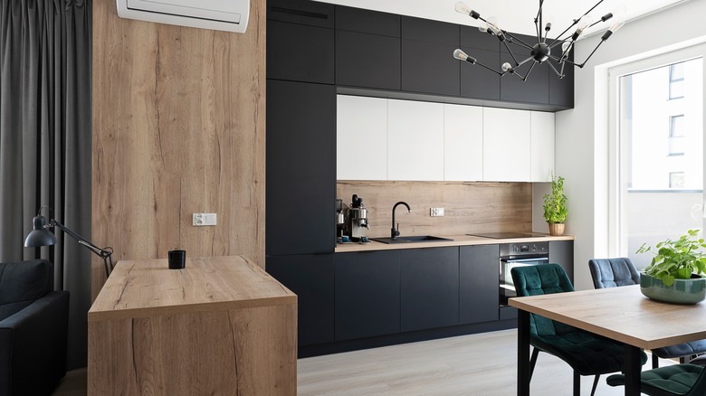 How Should Your Kitchen Flooring Coordinate With Your Cabinets?