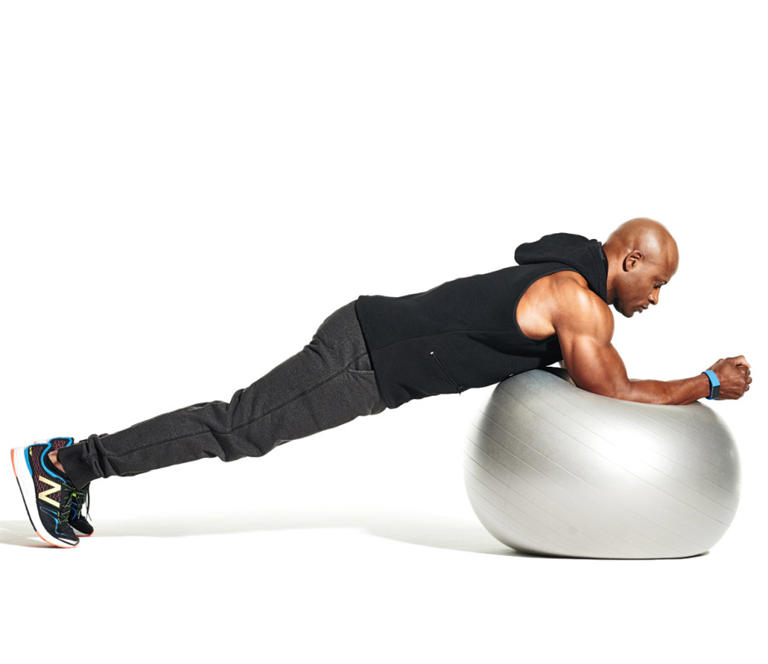 Test Your Core Strength With These 4 Trainer-Approved Plank Progressions