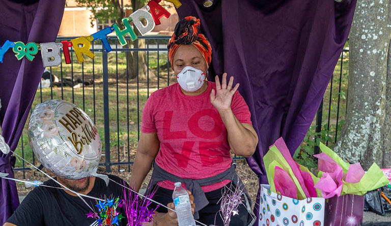 Baker Delivers Free Birthday Cakes to Homeless People: ‘They’re Our ...