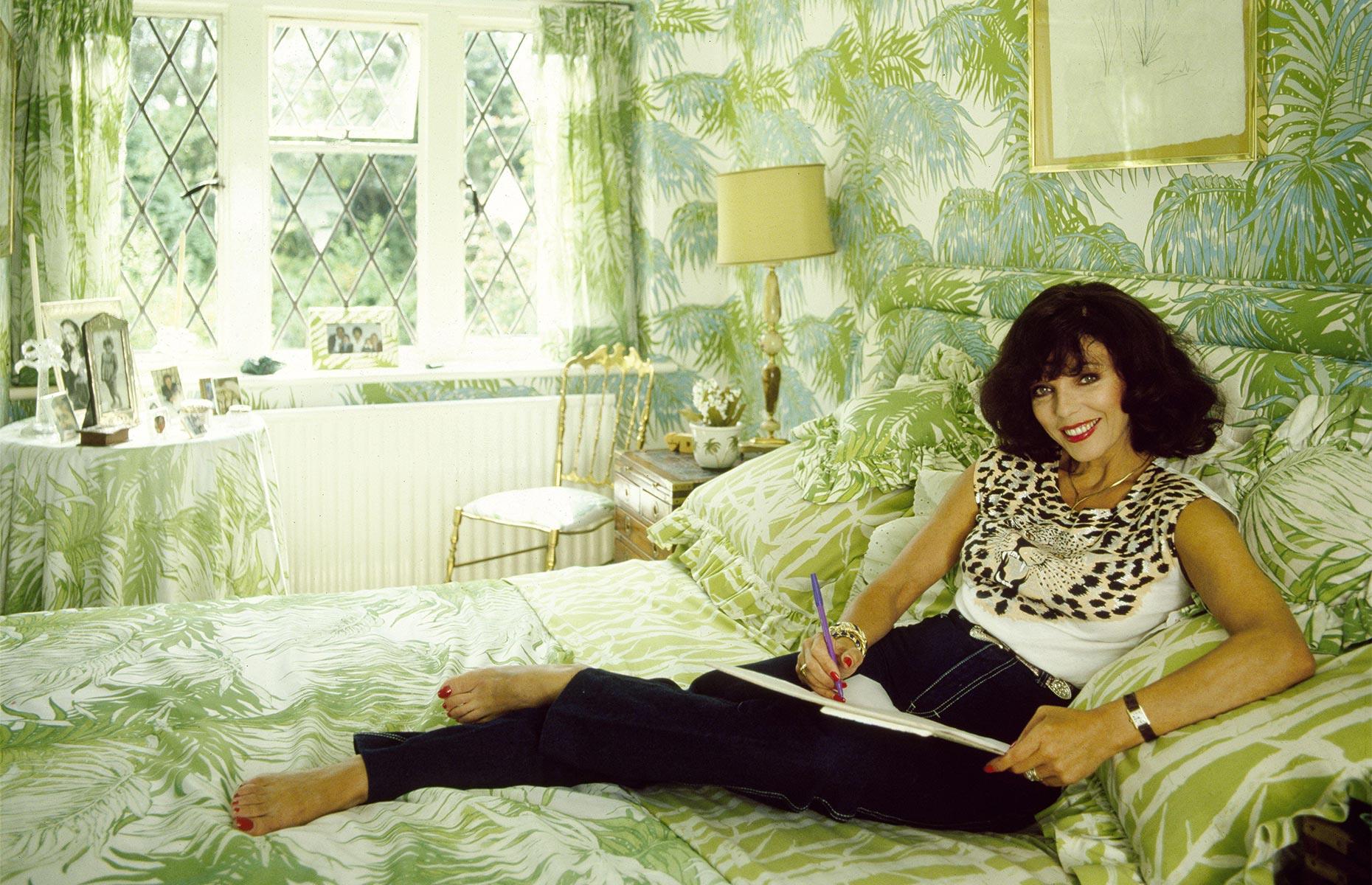 Rare photos of the world’s most iconic women at home
