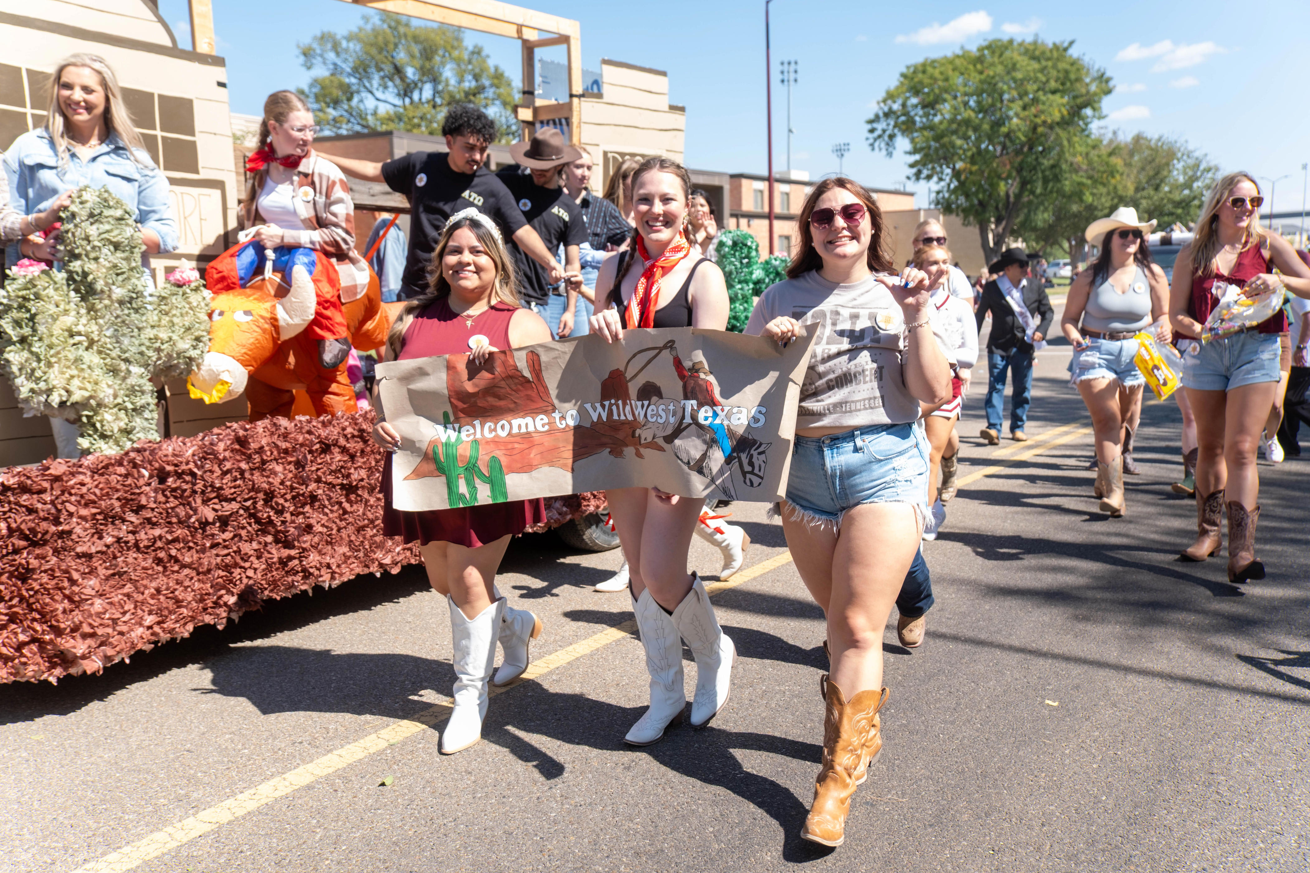 WT celebrates ‘Wild West Texas’ homecoming with parade, tailgating and ...