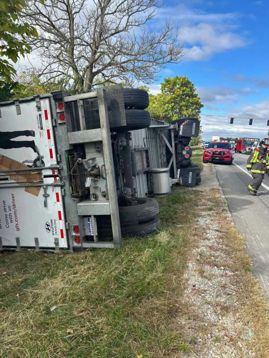2 hospitalized after Delaware County semi crash